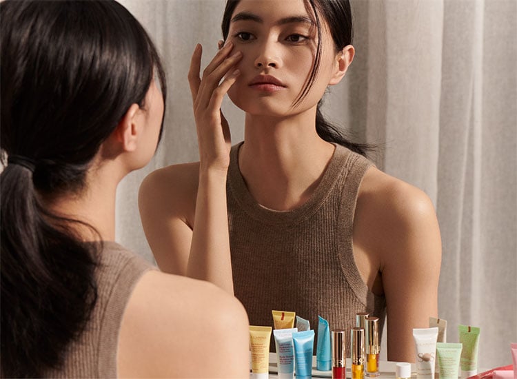 I suffer from a dull complexion. What are my options? - Clarins